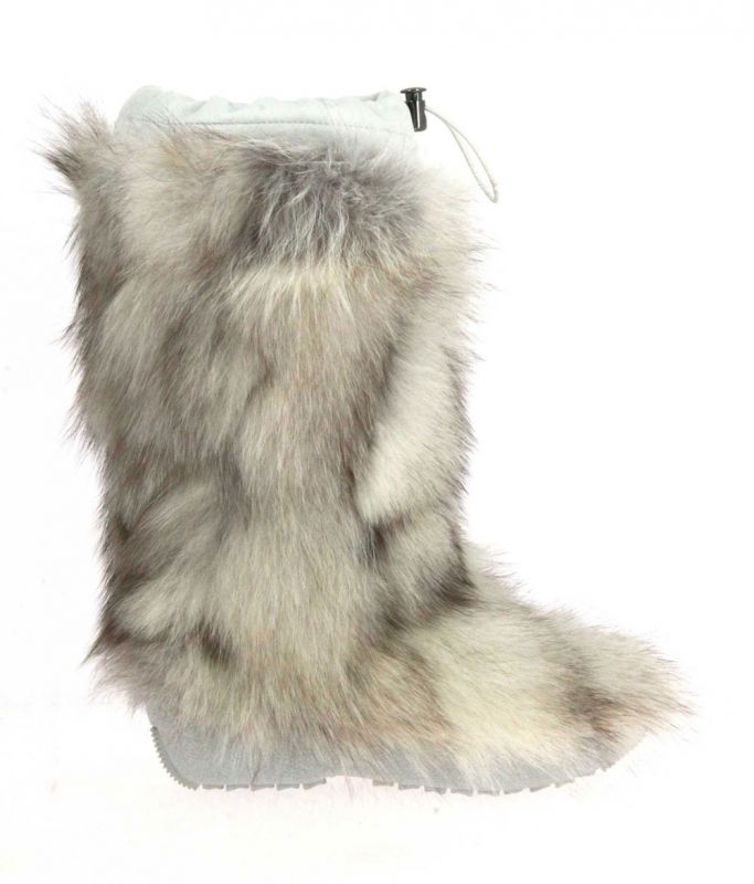 Fur boots for her » Warm feet at icy temperatures