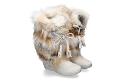 Fur boots for her » Warm feet at icy temperatures